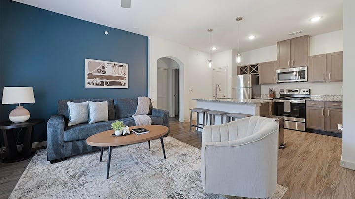 Landing | Beautiful 1bd, Gym, Game Room - Buda, TX