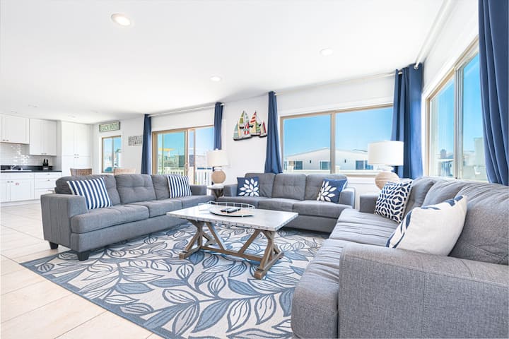 7br Beach Retreat With Oceanview Patio And Balcony - Newport Beach, CA