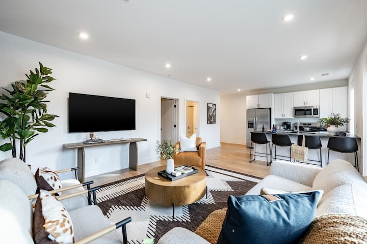 13 Condos Near Downtown Nashville | Sleeps 90 - Tennessee