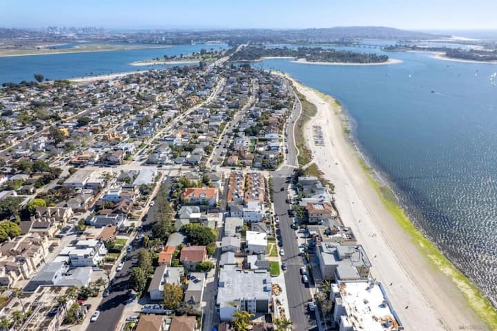 Steps To The Sand | Ocean View 2br - San Diego, CA
