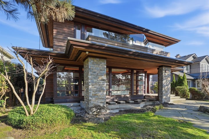 Spacious West Coast Executive Home Centrl Location - North Vancouver