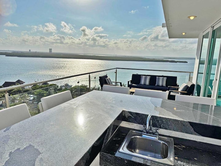 Combo #314  Tim’s Ocean Condos 8br With Hot Tub! - Cancún