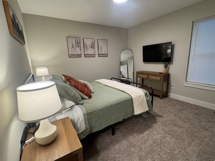 Kinsmoor Flats-minutes From Downtown - Fort Wayne, IN