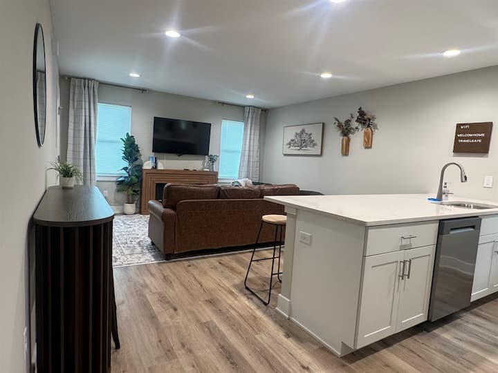 Modern Fort Wayne Retreat Near Downtown & Rivergre - Fort Wayne, IN
