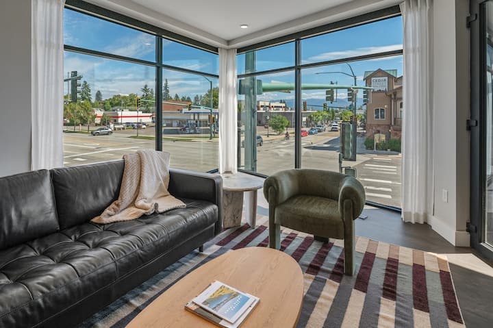 Modern Condo W/ Hot Tub In Downtown Sandpoint - Sandpoint, ID