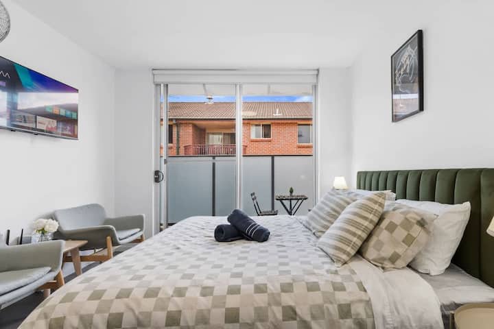 A 12 Min Walk To Trainsta Studioapt Bankstown - Fairfield