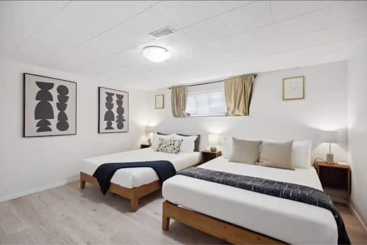 Spacious 2br Basement | Queen Beds + Wifi - Burnaby