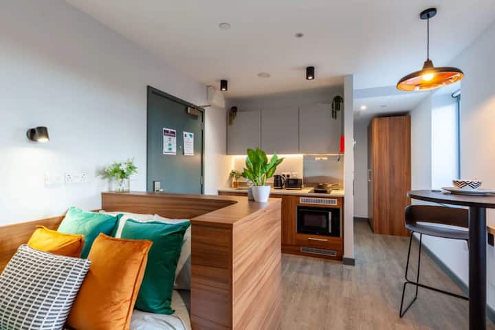 Students Only Studios 40 Mins From Waterloo London - Staines-upon-Thames