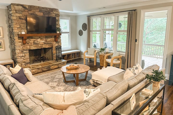 Reynolds Landing Retreat • Games • Golf Views - Greensboro, GA
