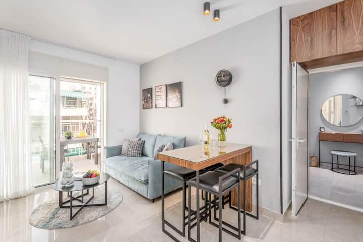 Chic 1br Balcony Apt – 4th Fl - エルサレム