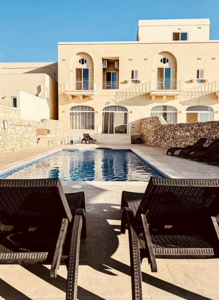Danny House | Nomadichaven - Malta