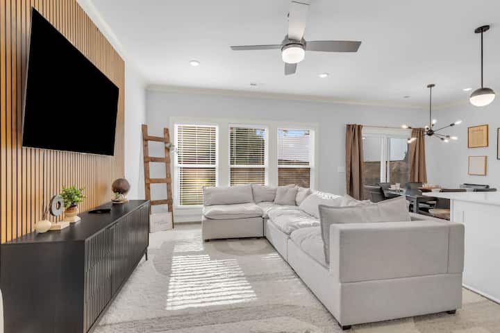 Luxury Stay 2 Min To Downtown, King Beds Brand New - Spartanburg, SC