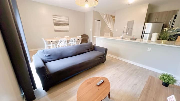 Prime Location Townhouse W Free Parking - Miami Gardens, FL