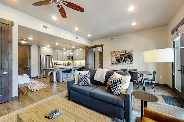 Stylish 2br Canyons Village | Patio | Pool - Deer Valley Resort