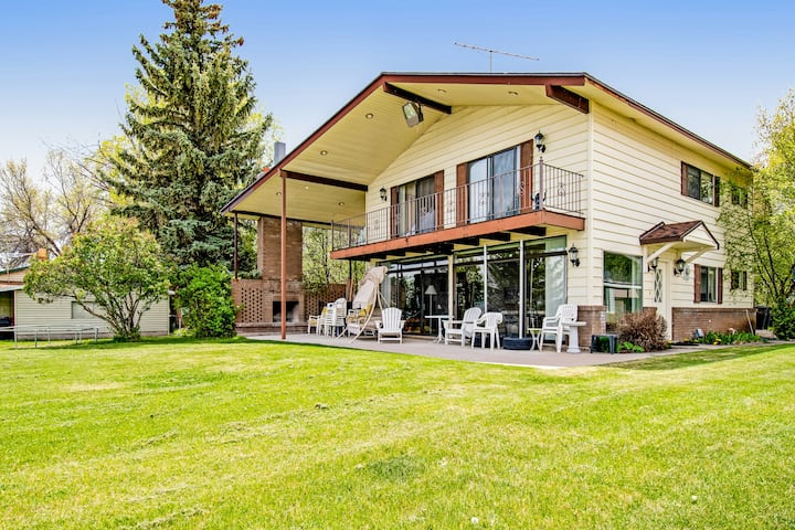 5br Vintage Lakefront | Game Room | Balcony - Garden City, UT