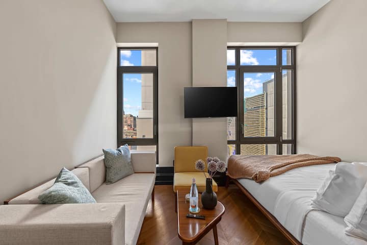 Freeman Lower Studio With Shared Amenities - Manhattan, NY