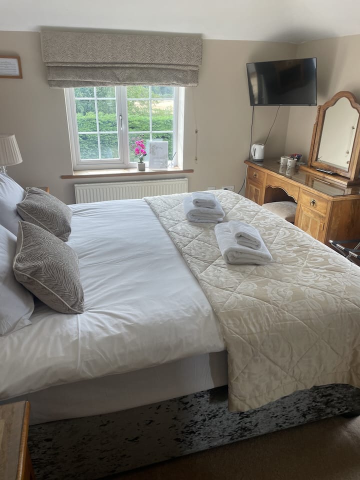 Large Double Room King-ensuite With Bath - Ripon