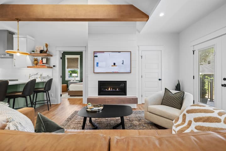 Boutique Luxury King Suite, Spa Bathroom, Balcony - Nashville, TN