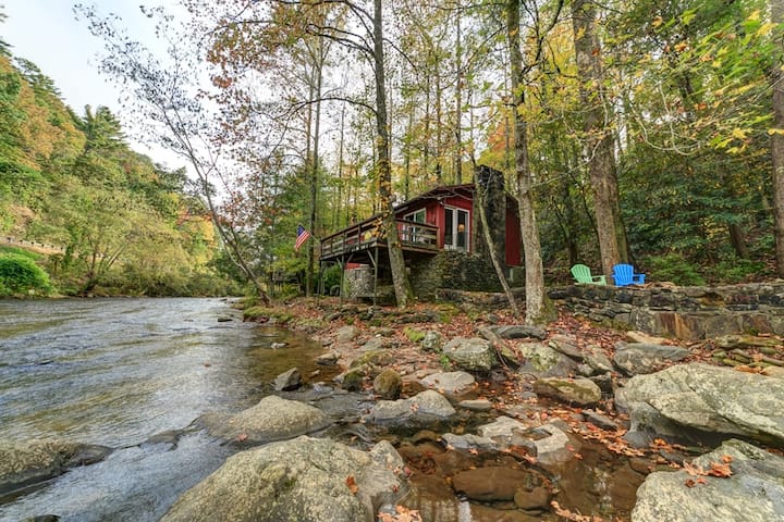 River Haus - Riverfront Cabin On The Chattahoochee - Helen, GA
