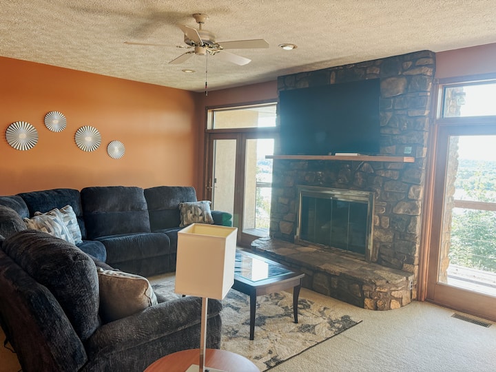 Forestview House On The River - Illinois