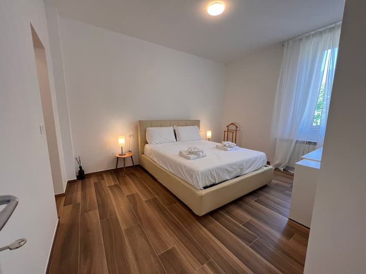 2 Steps From The Lake - Varese