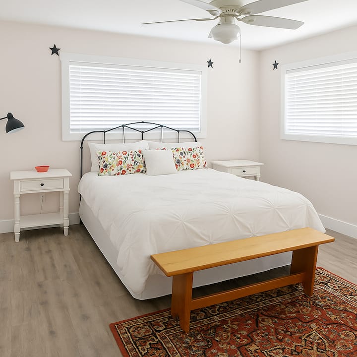 Fall Stay In Round Top | Walk To Henkel Square - Round Top, TX