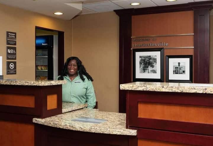 Comfort Standard Room + Free Breakfast - Charlottesville, VA