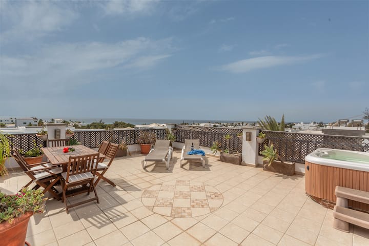 Penthouse Con Jacuzzi - Costa Teguise