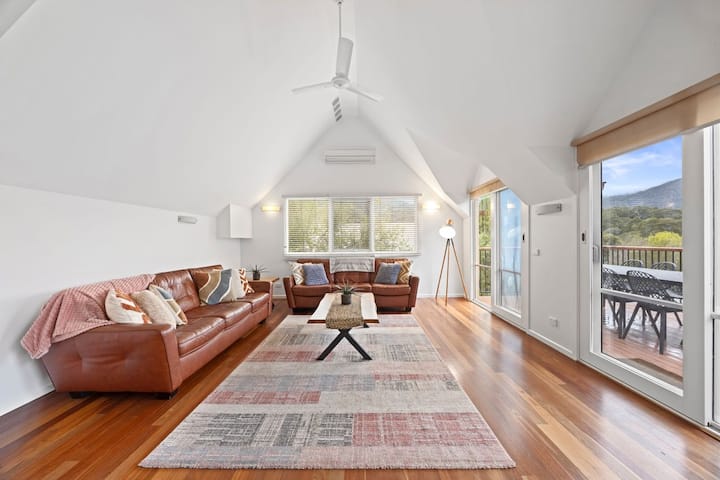 Jarrah Lodge - Sleeps 10 - Merrijig - Mount Buller