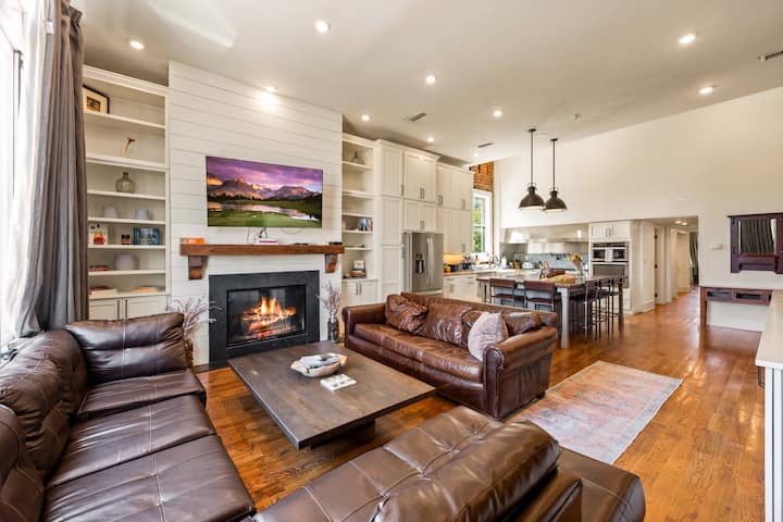 Modern 3br Condo Walk To Downtown & Ut + Parking - Knoxville, TN