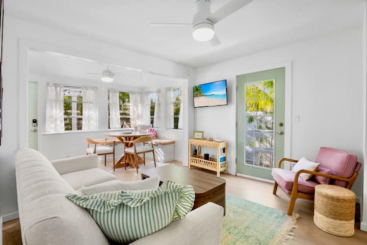Tiny Tides: Enjoy This Cozy House! - Anna Maria, FL