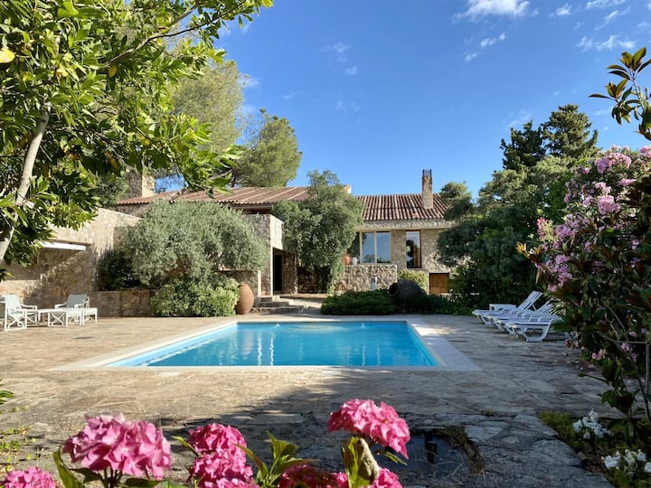 Paraiso Luxe Villa – Poolside Comfort & Fitness - Villanueva de la Cañada