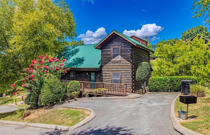 Cozy Fireplace Dec Dates+christmas Avail! - Pigeon Forge, TN