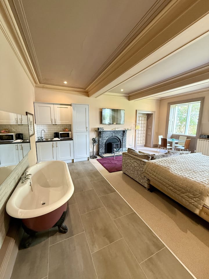 Executive Room In Bagshaw Hall Bakewell - Bakewell