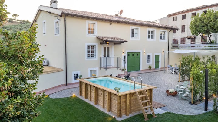 Villa Podere Falcione Tuscan Getaway With Pool - Lucques