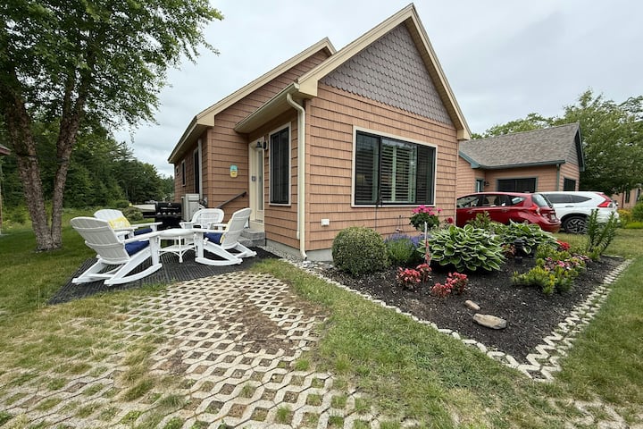 2br Charming Cottage W/ Sunroom, Pool & Hot Tub - Wells