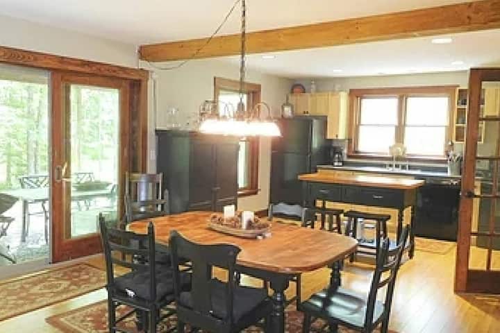 3br Spacious River Home W/ Pellet Stove & Wifi - Gardiner, ME