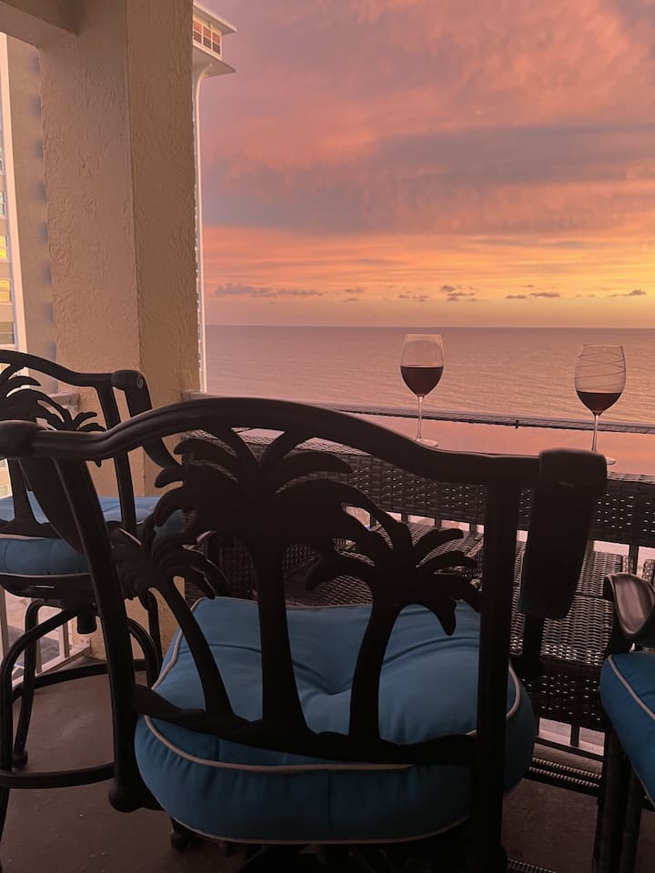 Beachfront Condo In Redington Shores - Redington Beach, FL