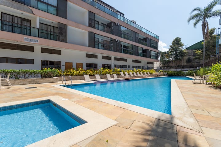 Apartamento Em Itaipava Com Piscina E Academia - Petrópolis