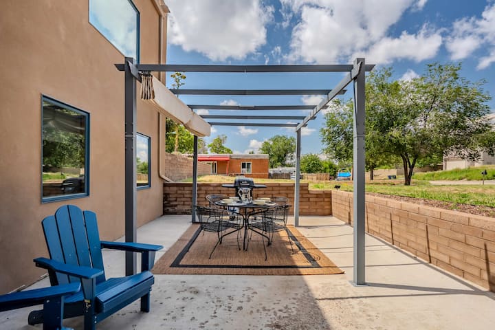 Contempo - Peaceful And Convenient - Santa Fe