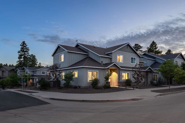 Spacious 5br Cabin W/ Hot Tub • Ac Retreat - Flagstaff, AZ