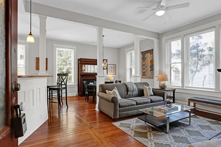 Walk To Forsyth And River Street * Ideal Location - Savannah, GA