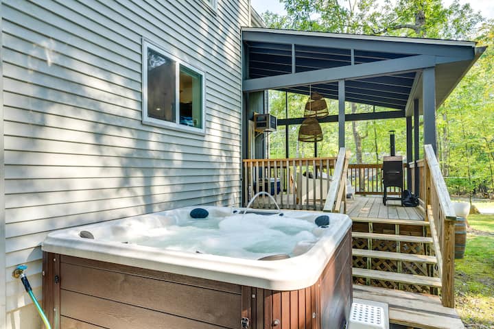 Private Yard, Playset: Family Home In Penn Estates - East Stroudsburg, PA