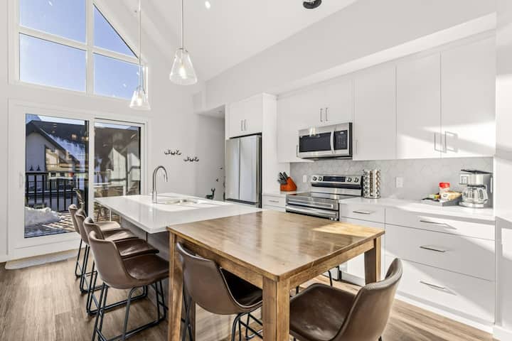 Cloudline Vista 3 Bdrmtownhouse W/ Private Garage - Canmore