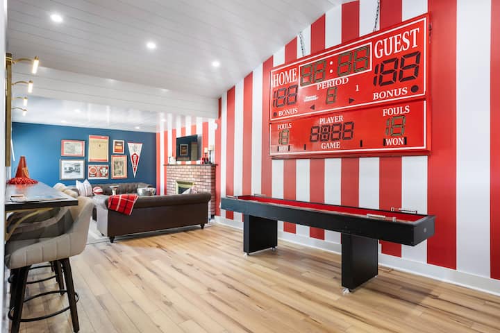 The Clubhouse | Walk To Stadiums - Bloomington, IN