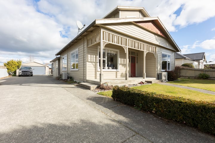 2 Storey Villa, Games Room, Ski Storage - Methven