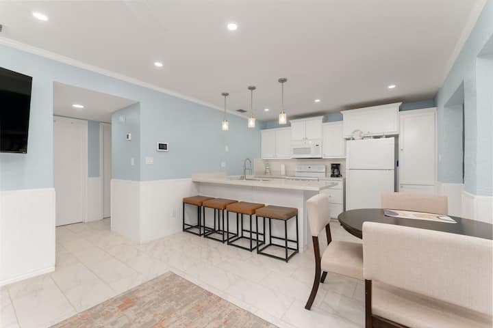Condo On The Water/ Pool, Fishing, Boatslip, Pets. - Port Isabel, TX