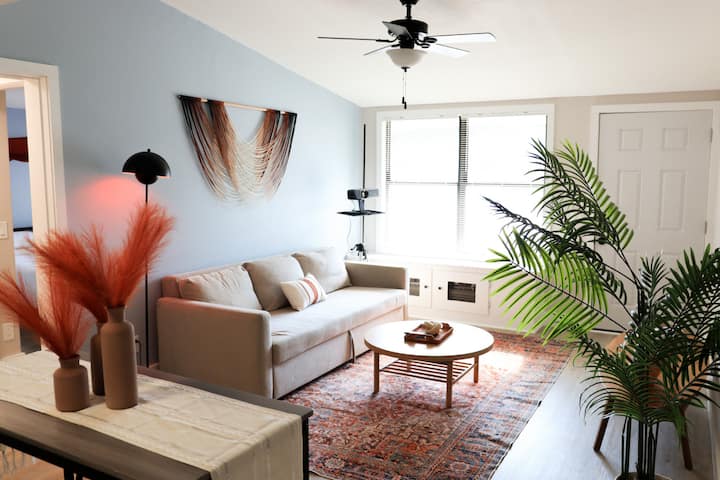 Coastal-chic Getaway | King Bed + 100" Projector - Columbus, GA
