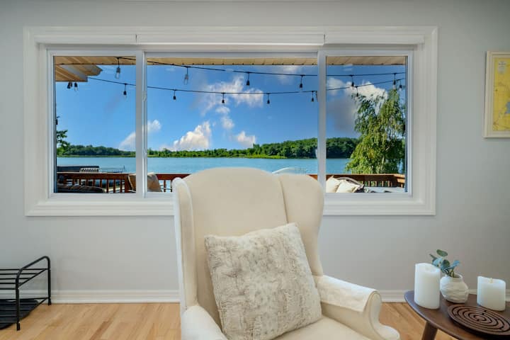 3/2 Luxury Lakehouse With Pier, Beach & Balcony - Fox Lake, IL