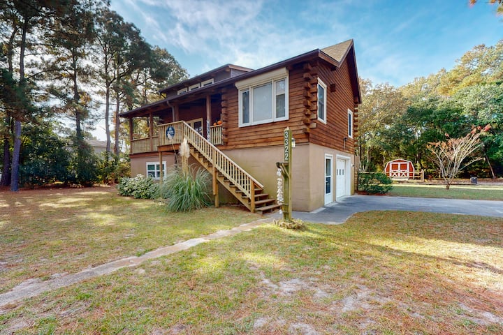Rustic Mountain Charm, Cozy Front Porch - Manteo, NC